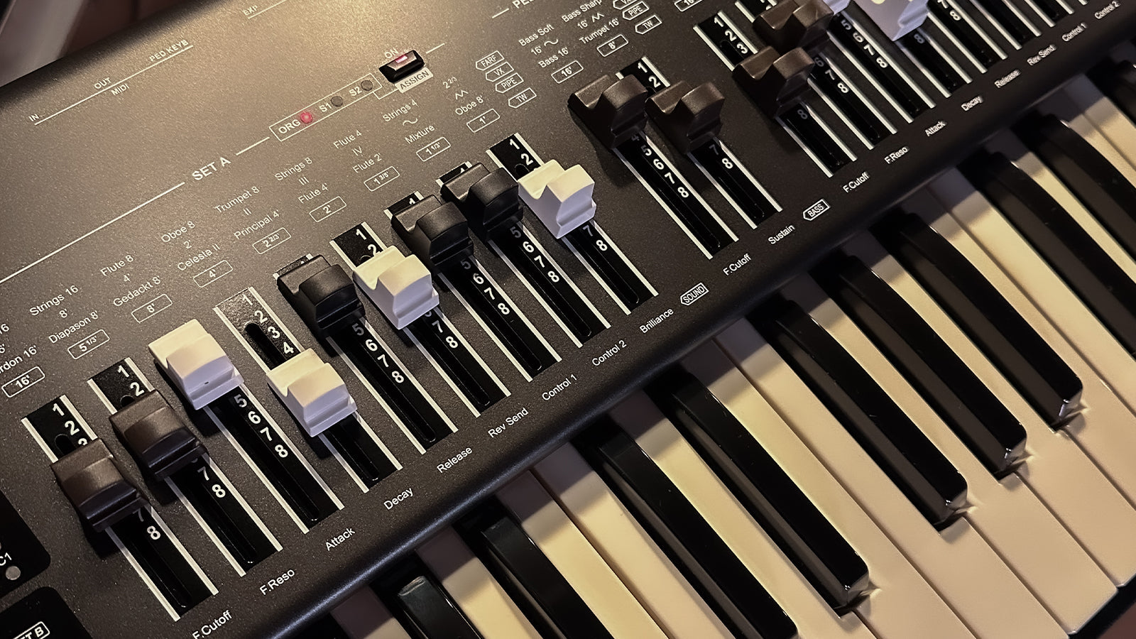 All Stage Keyboards & Organs - Save w/ Bundles! – Kraft Music