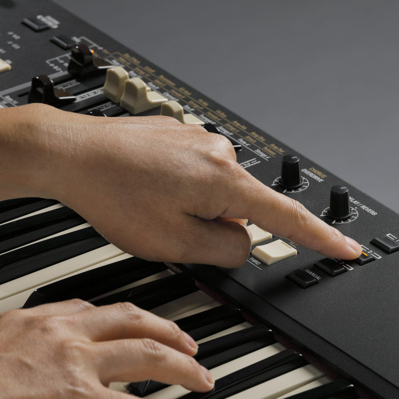Hammond M-solo Organ - Black STAGE KIT – Kraft Music