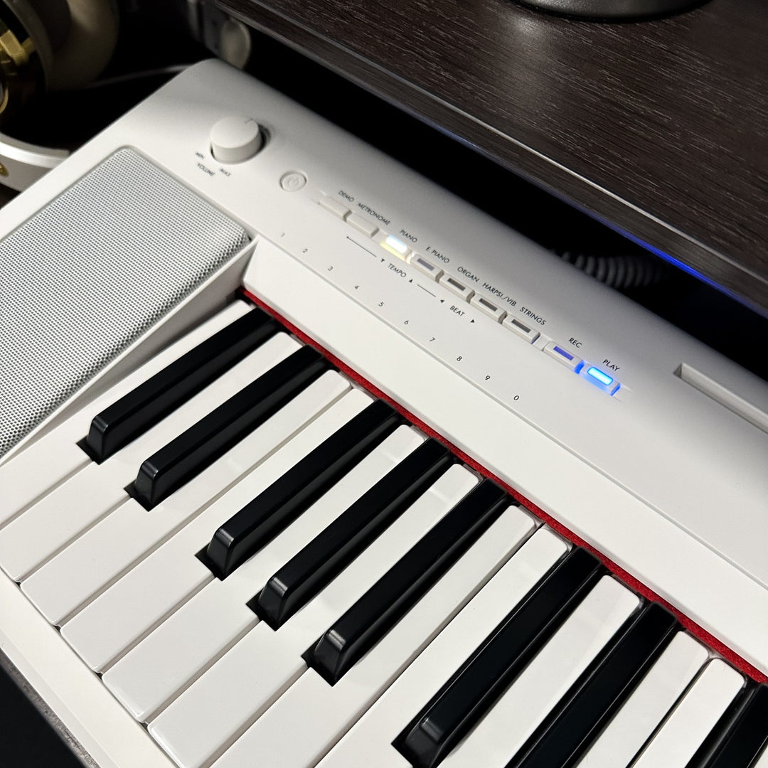 Yamaha Piaggero NP-15 61-Key Portable Keyboard - White – Kraft Music