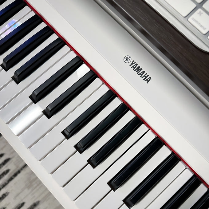 Yamaha Piaggero NP-15 61-Key Portable Keyboard - White KEY ESSENTIALS – Kraft Music