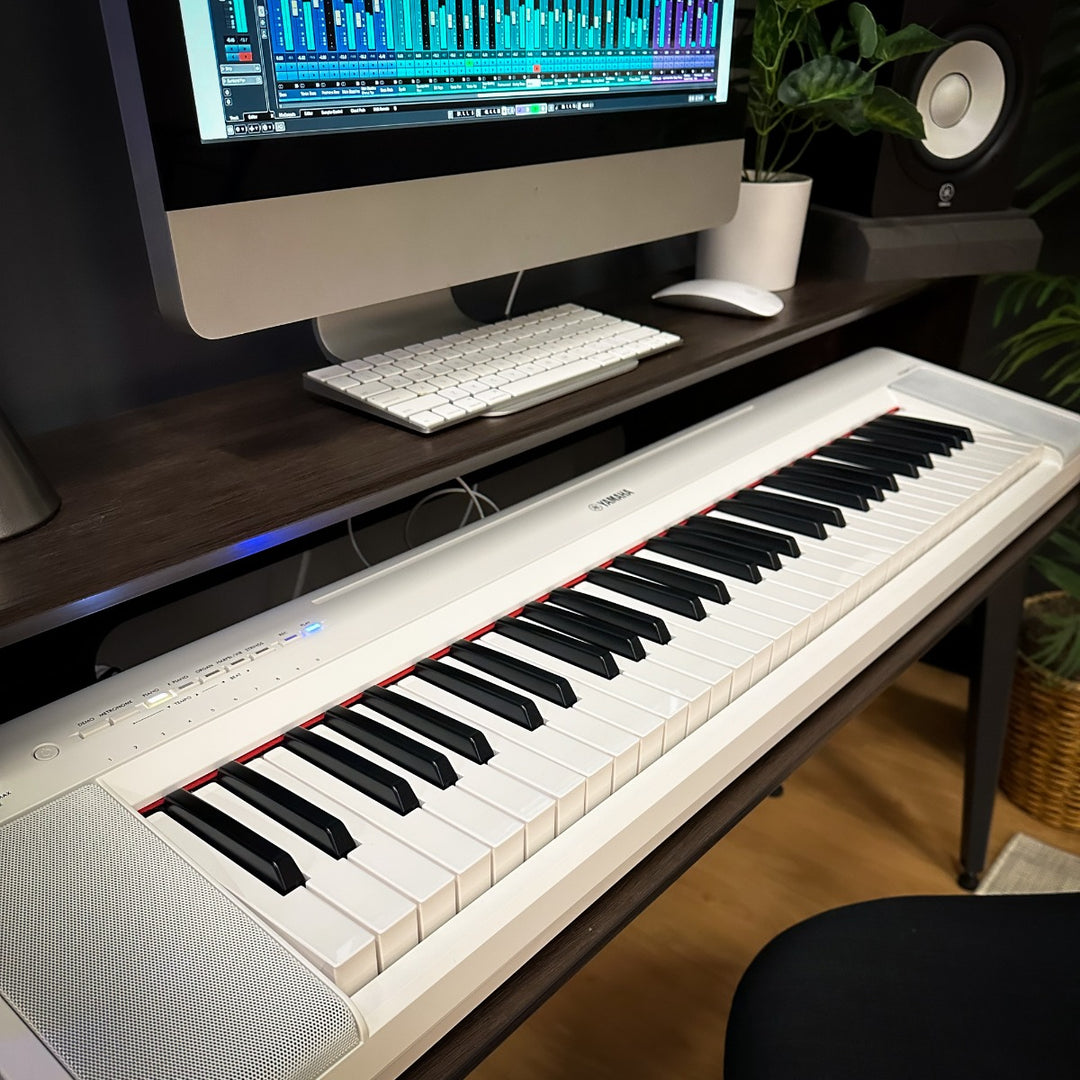 Yamaha Piaggero NP-15 61-Key Portable Keyboard - White BONUS PAK – Kraft Music