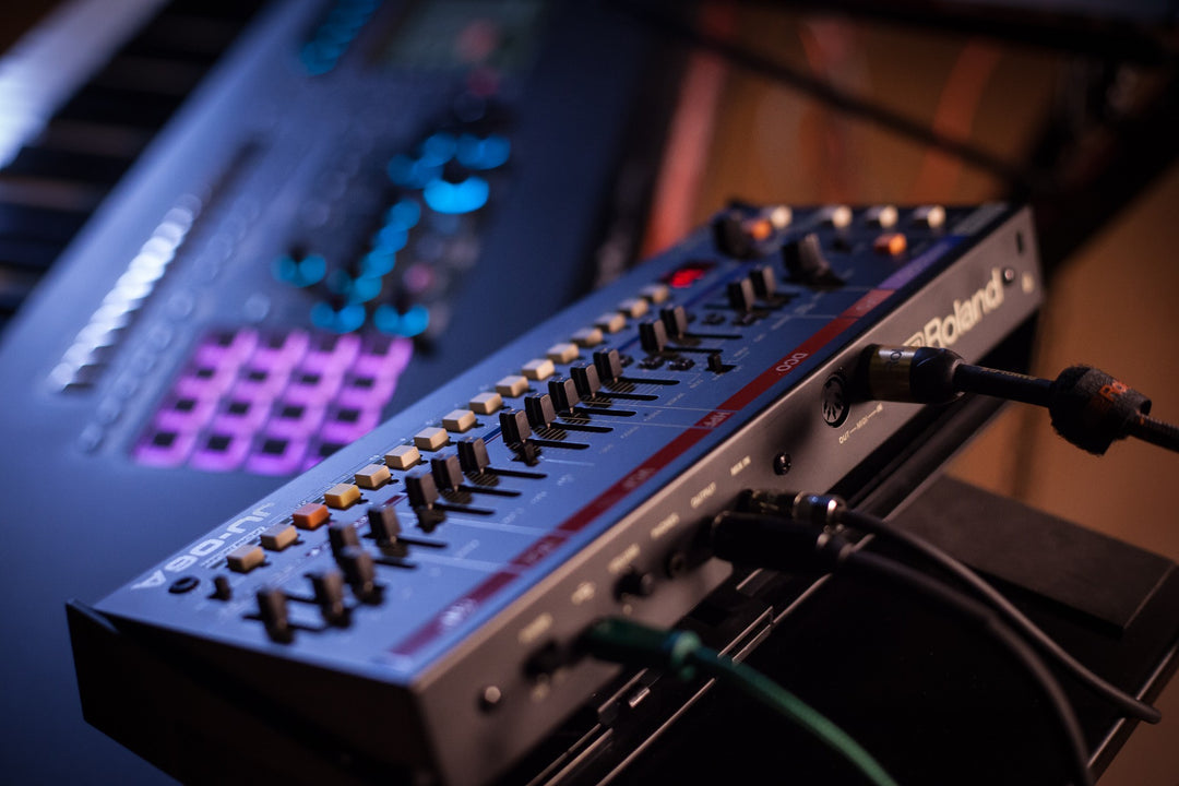 Roland Boutique JU-06A Synthesizer Sound Module with K-25m Keyboard Un ...